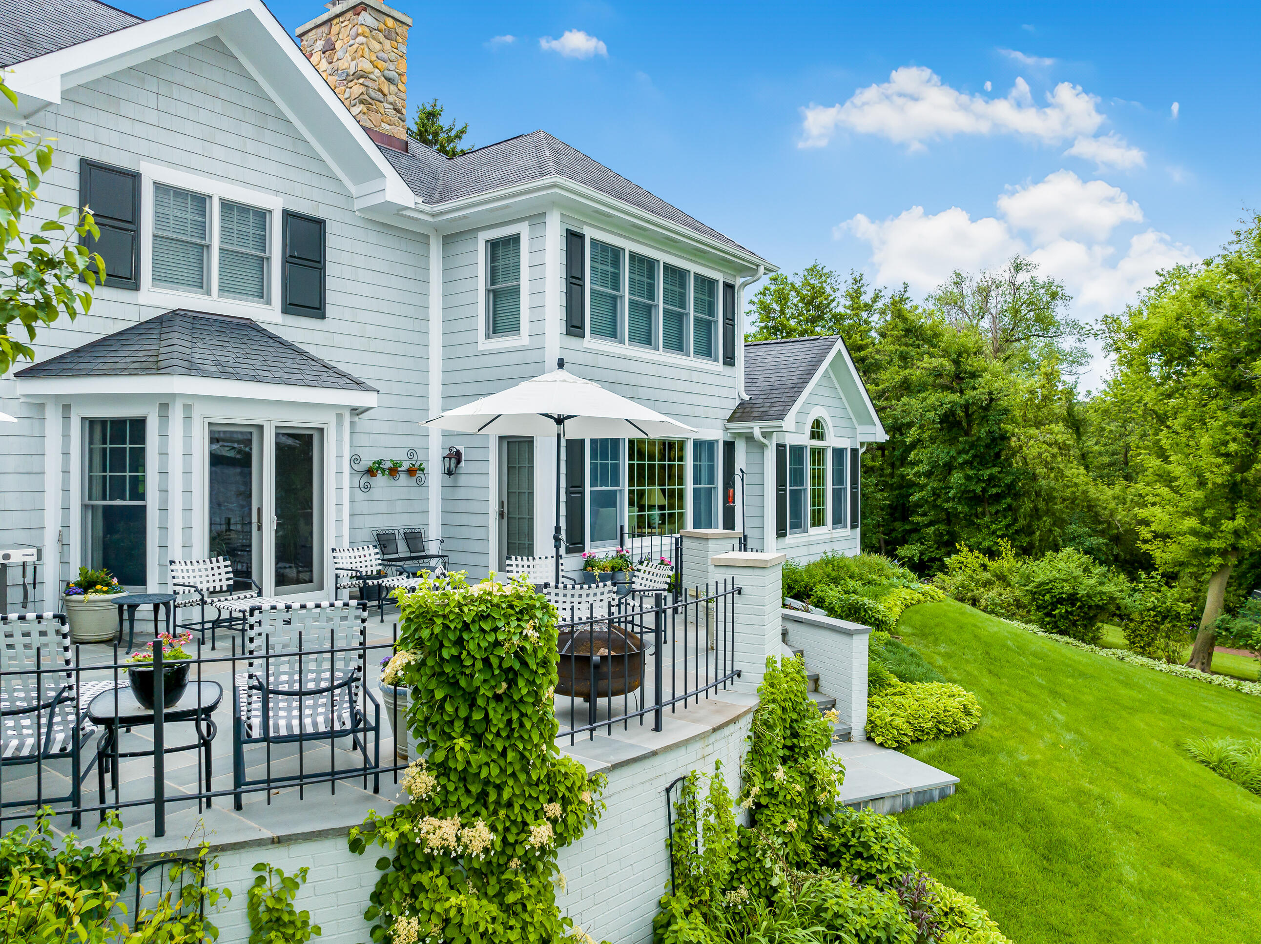 N1959 Solar | Lake Geneva Mansions