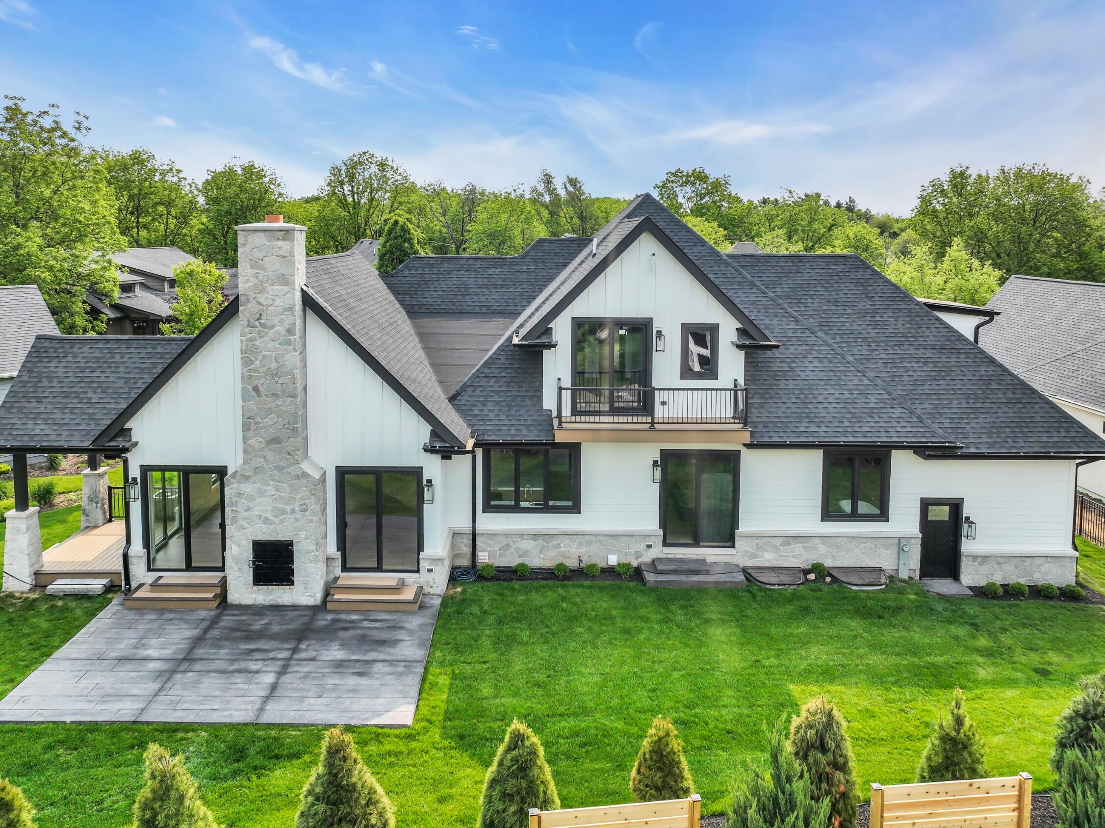 525 Maple | Lake Property Listing Info